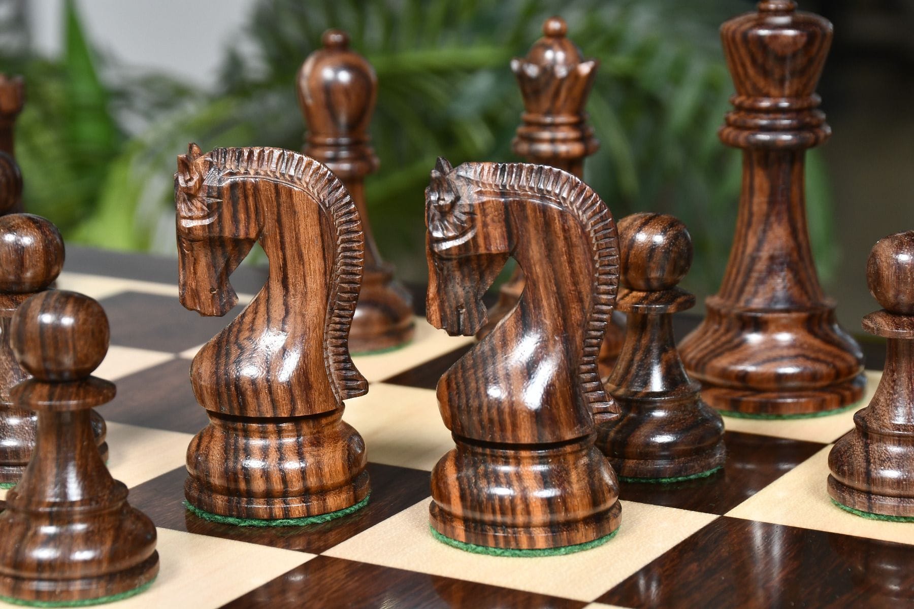 Leningrad Club-Sized Chess Pieces - Indian Rosewood,Boxwood